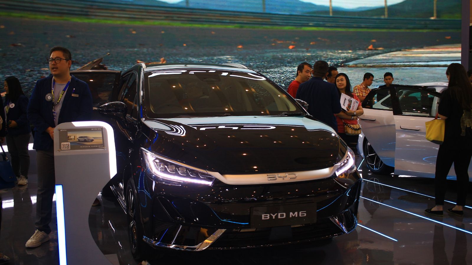 Is BYD M6 the Future of Electric Family Travel? – EV Smarts