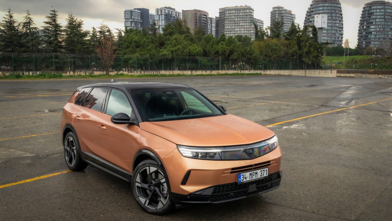 These 4 EVs Break The 400-Mile Range Barrier – EV Smarts