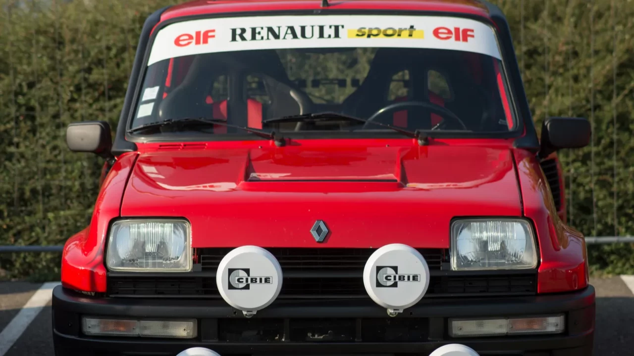 The history behind the Renault 5 – EV Smarts