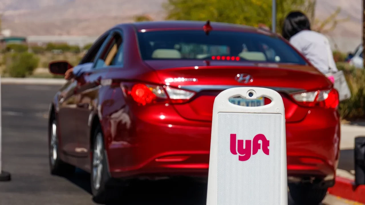 Self-driving cars won’t replace humans soon, says Lyft’s CEO – EV Smarts
