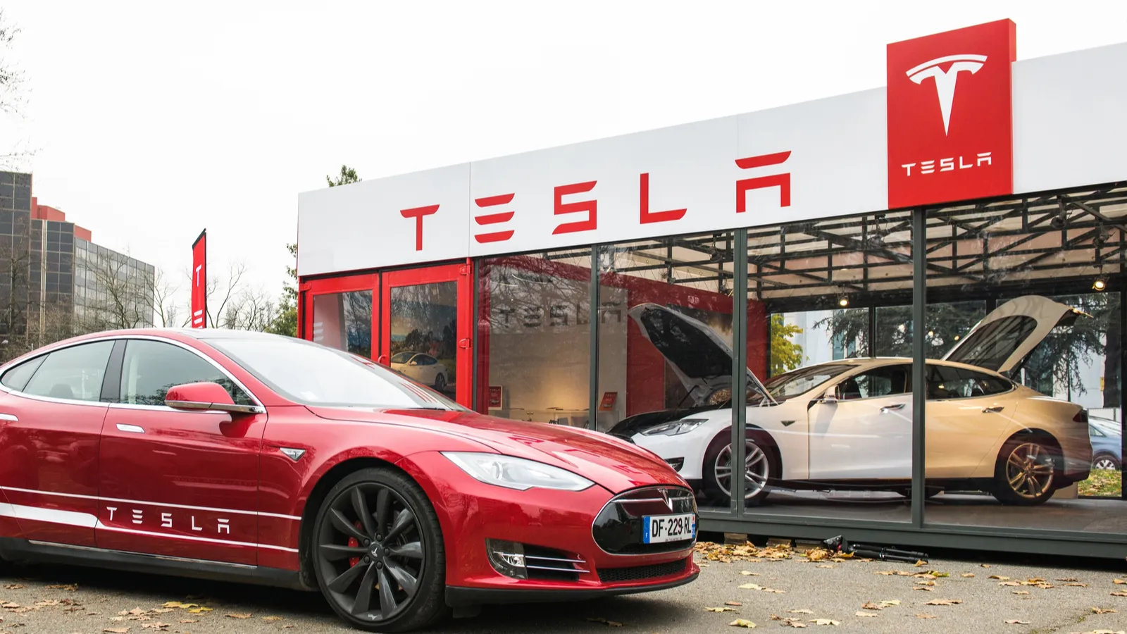 U.S. regulators grant Tesla more time to respond to Full Self-Driving ...