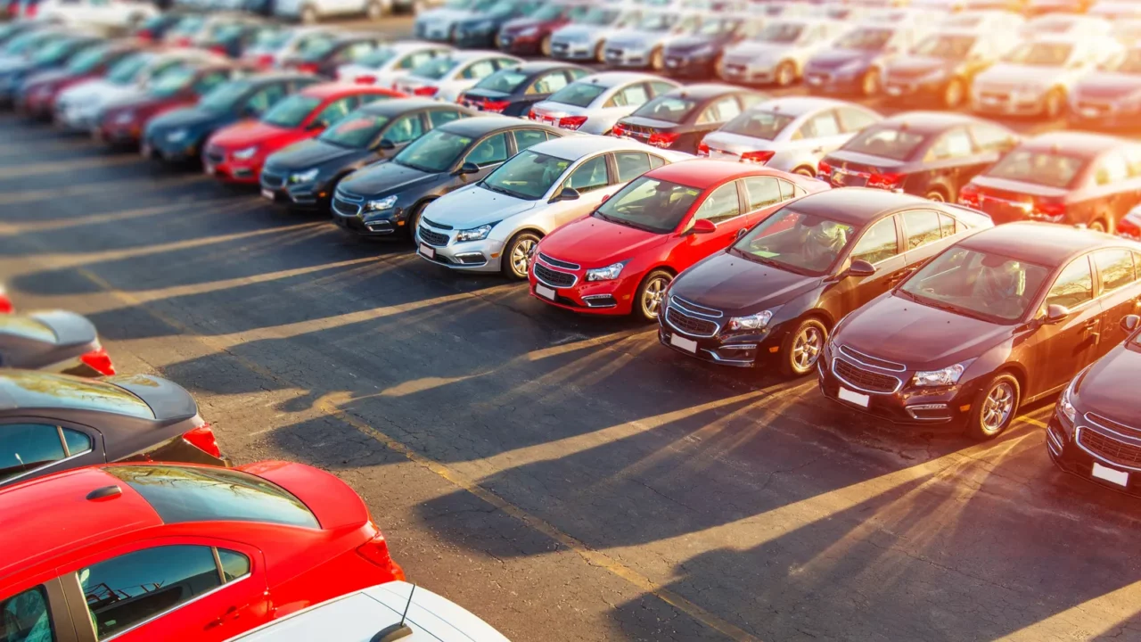 New car inventory swells as many Americans hold off buying – EV Smarts