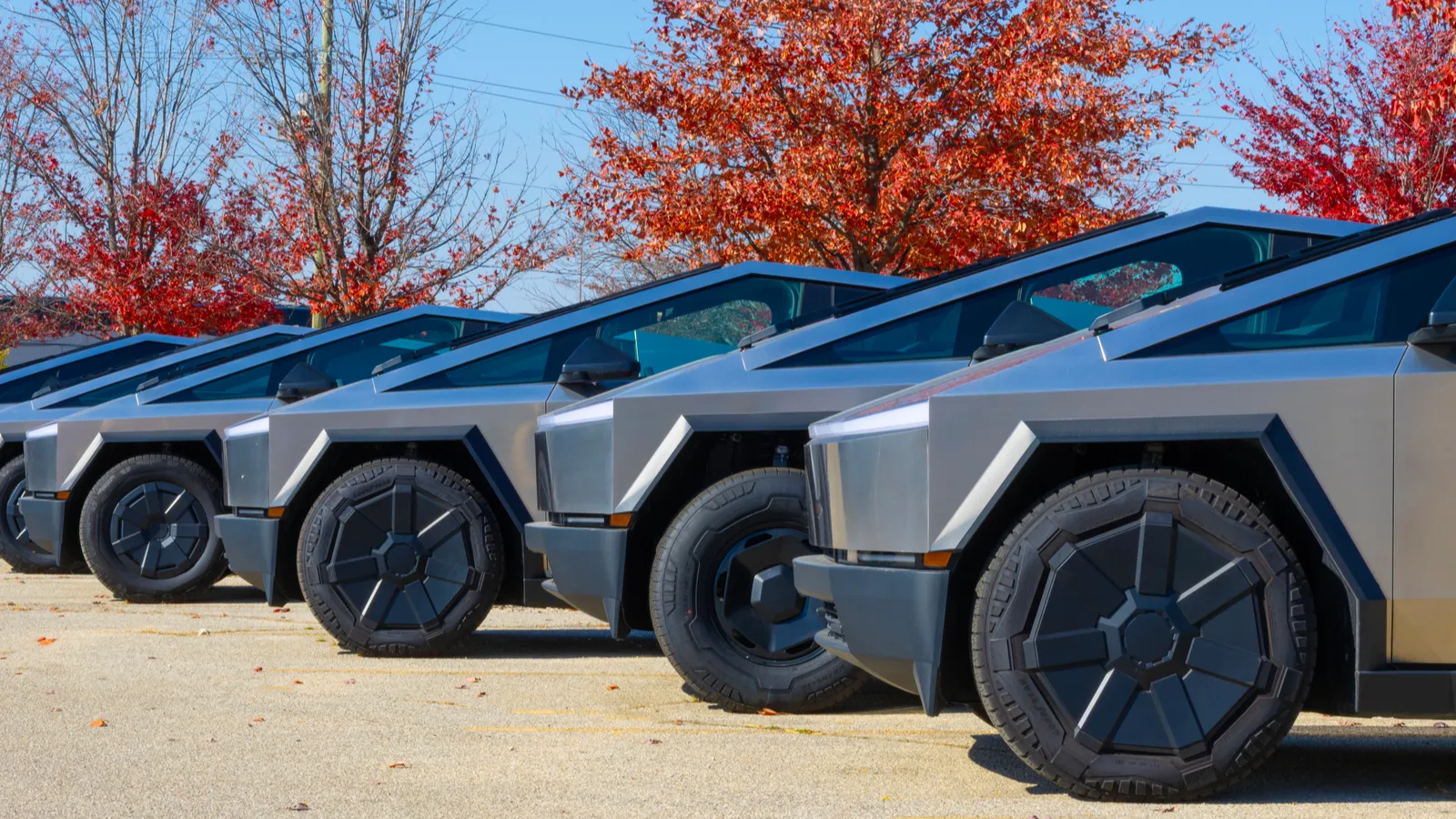 Tesla Cybertruck sales drop as SpaceX becomes key buyer – EV Smarts