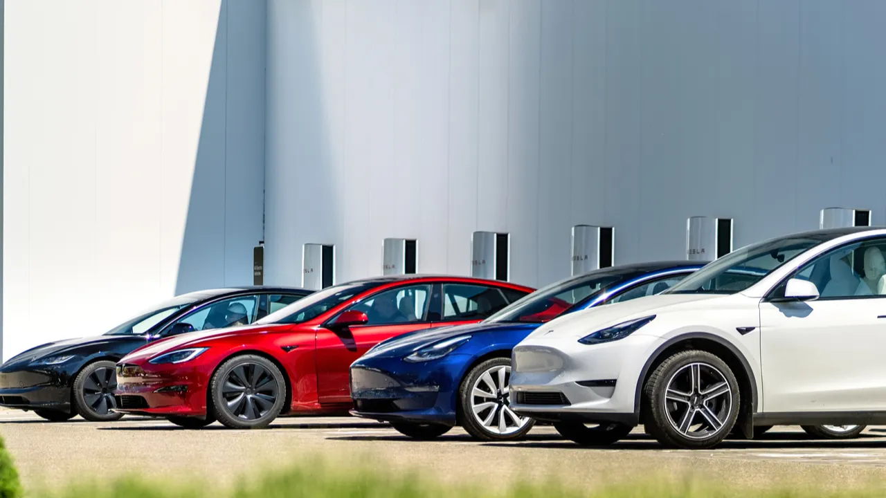 Tesla increases robotaxi base fare from $1 to $3.25 – EV Smarts